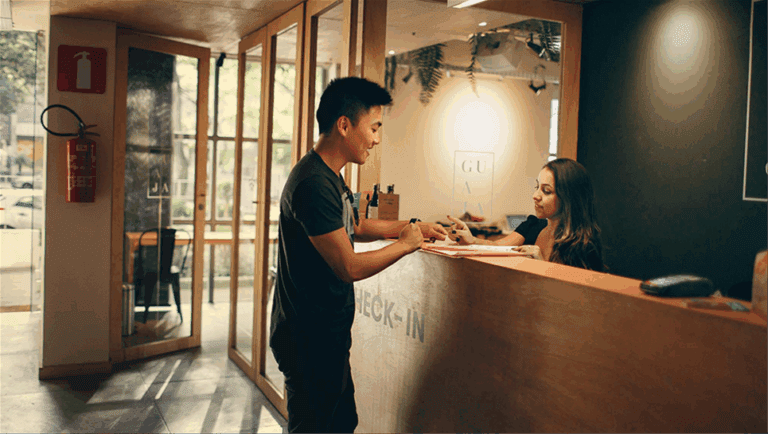 5 Guest Service Habits for Hospitality Leaders